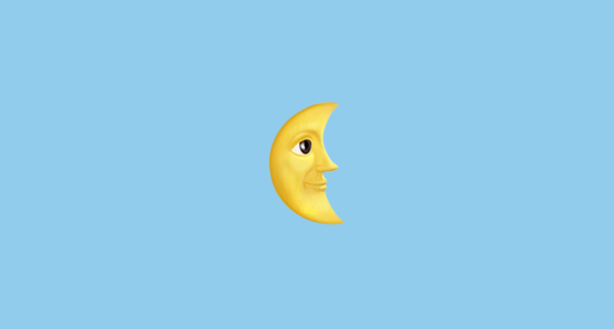 🌜 Rosto Da Lua De Quarto Minguante Emoji on Apple iOS 15.4