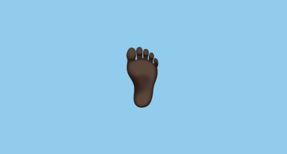 🦶🏿 Foot: Dark Skin Tone Emoji on Apple iOS 16.4