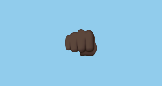 👊🏿 Poing De Face: Peau Foncée Emoji on Apple iOS 16.4