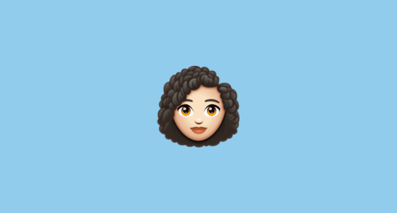 👩🏻‍🦱 Mulher: Pele Clara, Cabelo Cacheado Emoji on WhatsApp 2.23.2.72